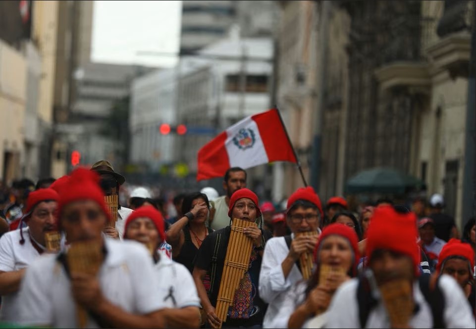 Muere manifestante en Lima mientras continúa crisis política en Perú ...